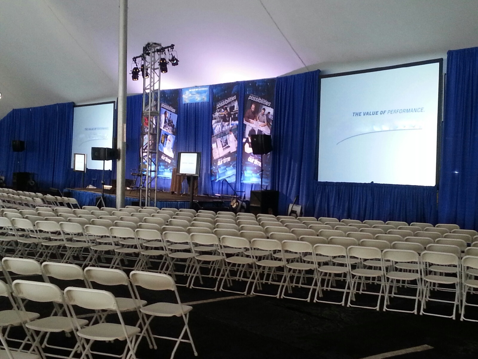 10 “Must-Have” Tradeshow Furniture Rentals - Indestructo Party Rental